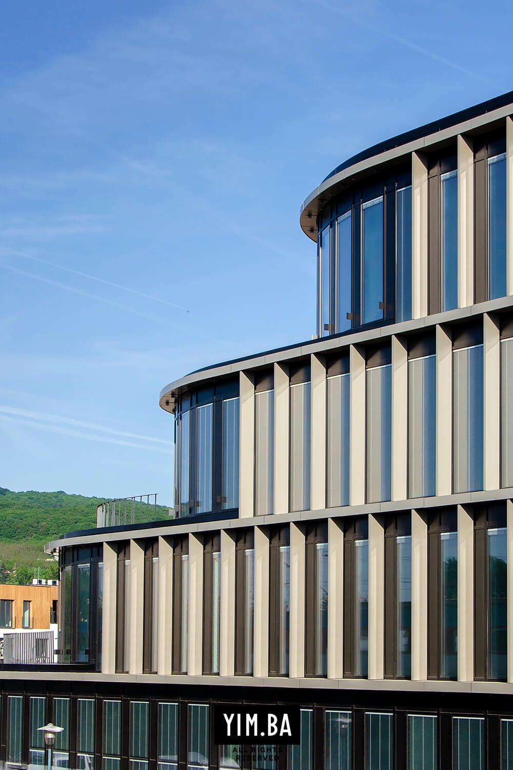 Yes In My Bratislava | Elegantné vlny supermoderného komplexu. Centrála Innovatrics je blízko k ...